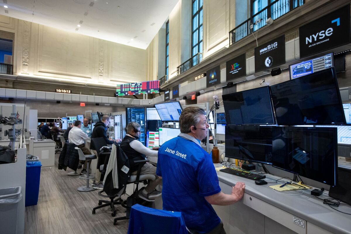 Nasdaq 100 Erases 2025 Decline as Tariff Cuts Spark Tech Revival ...