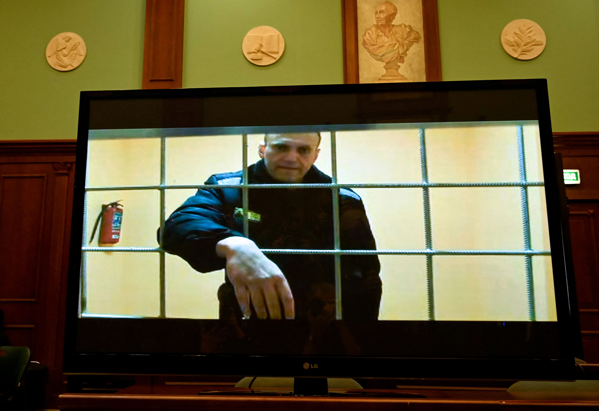 Putin Foe Navalny Revives Protest Movement on Anti-War Platform - Bloomberg