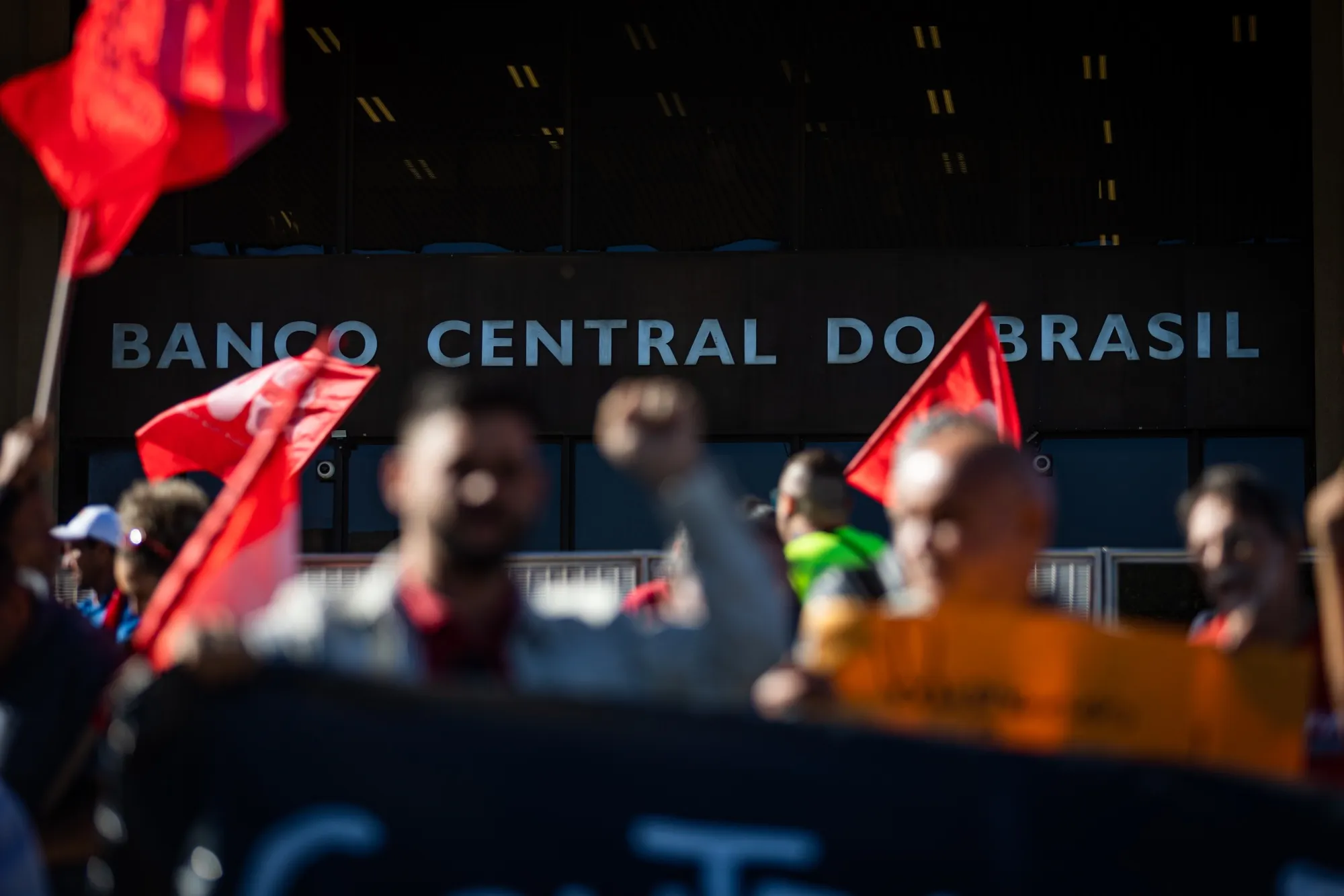 Brazil Central Bank Delays Focus Survey as Workers Protest for Higher ...