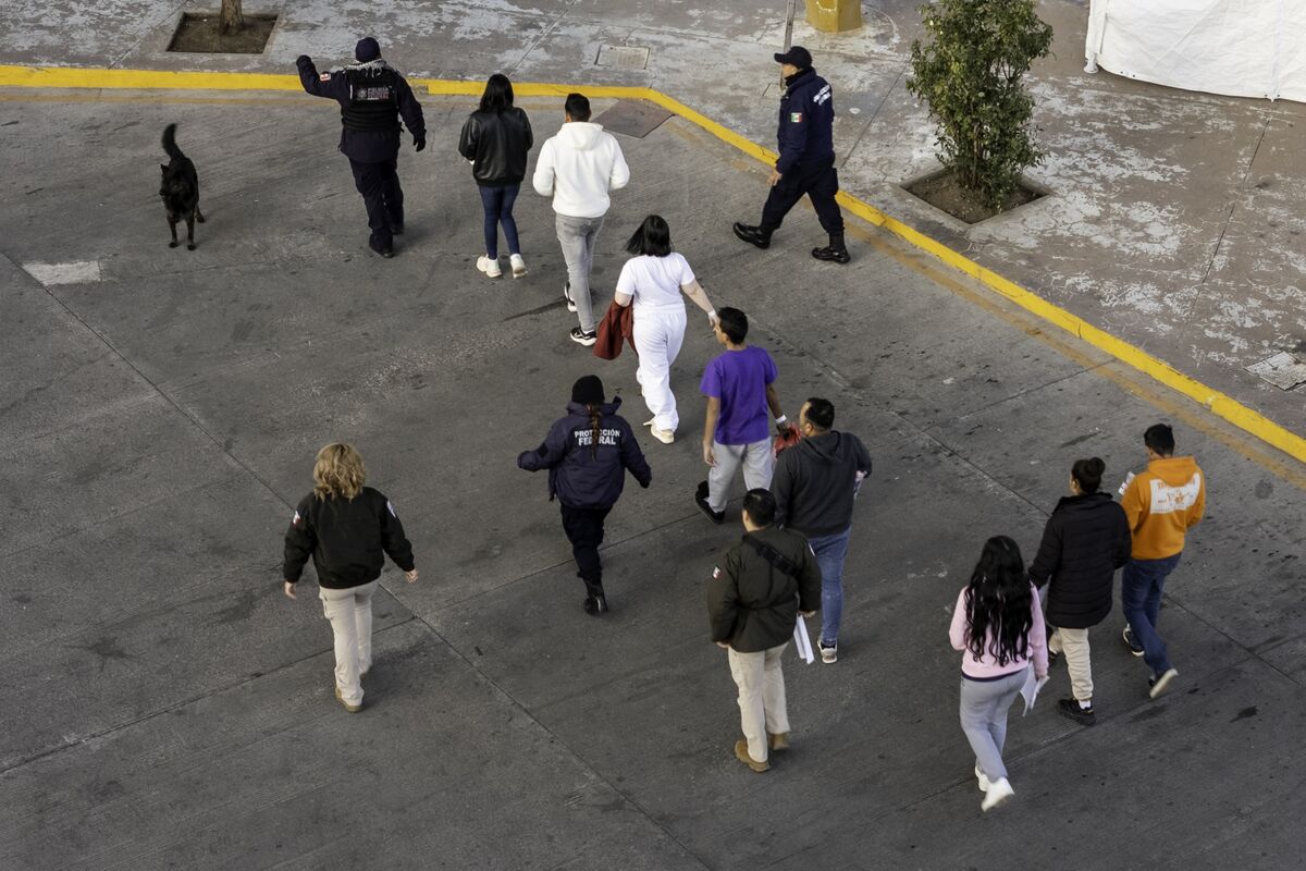Undocumented Subprime Borrowers Pose Risk to Wall Street - Bloomberg