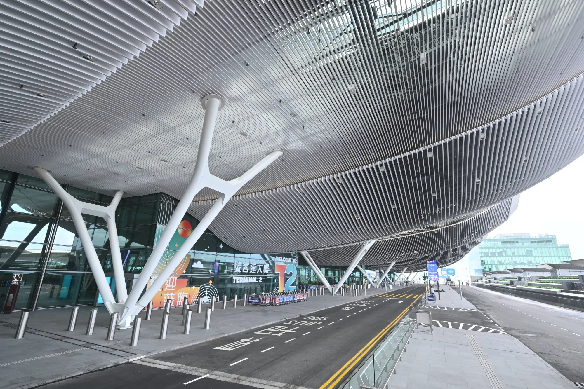 Hong Kong Airport Opens New Terminal to Catch Singapore, Dubai - Bloomberg