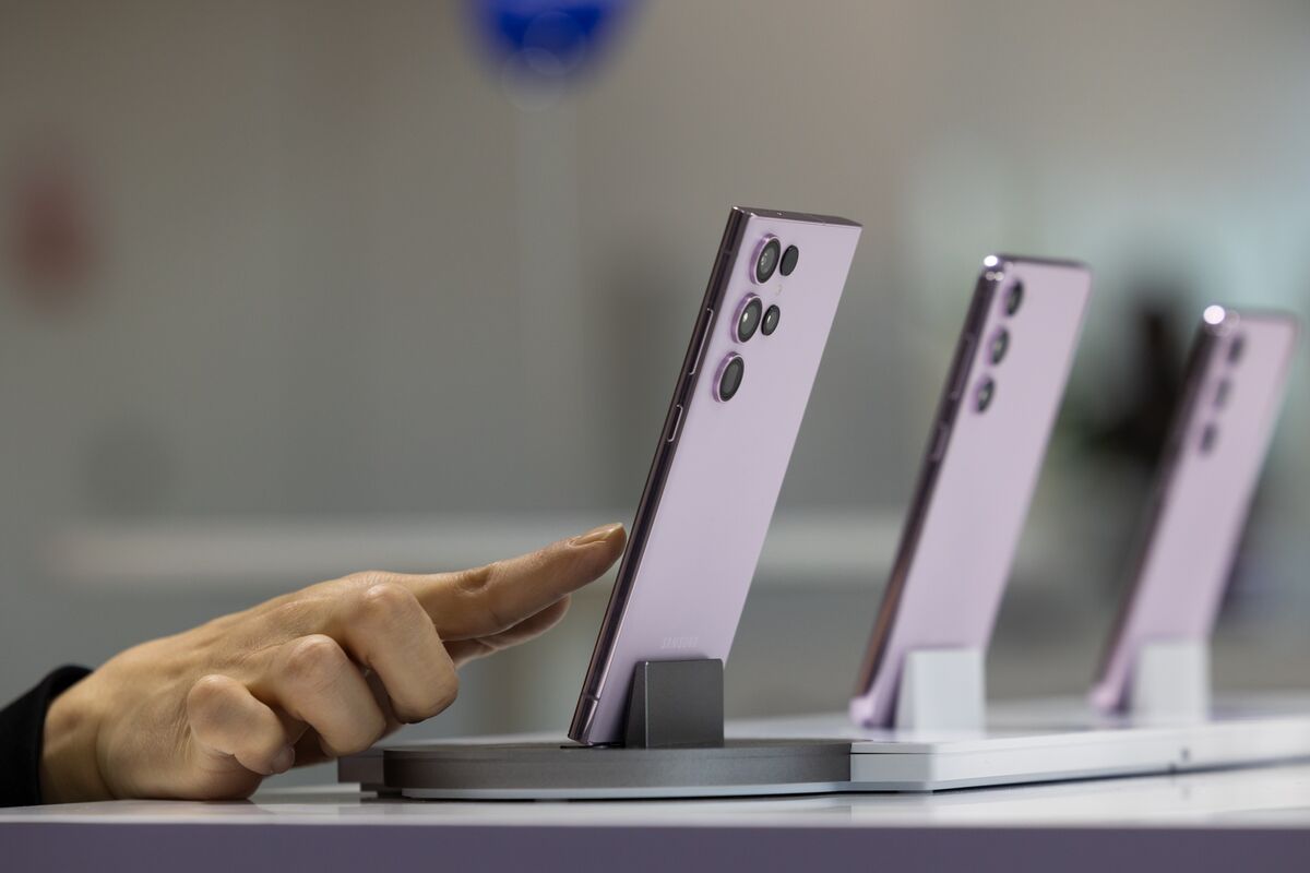 Paragon Spyware Tool Linked to Canadian Police, Watchdog Says - Bloomberg