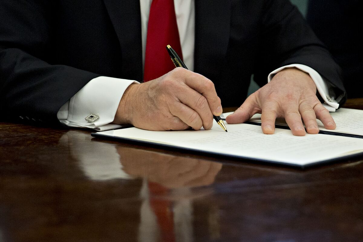 Trump’s Signature Will Appear on Coronavirus Stimulus Checks - Bloomberg