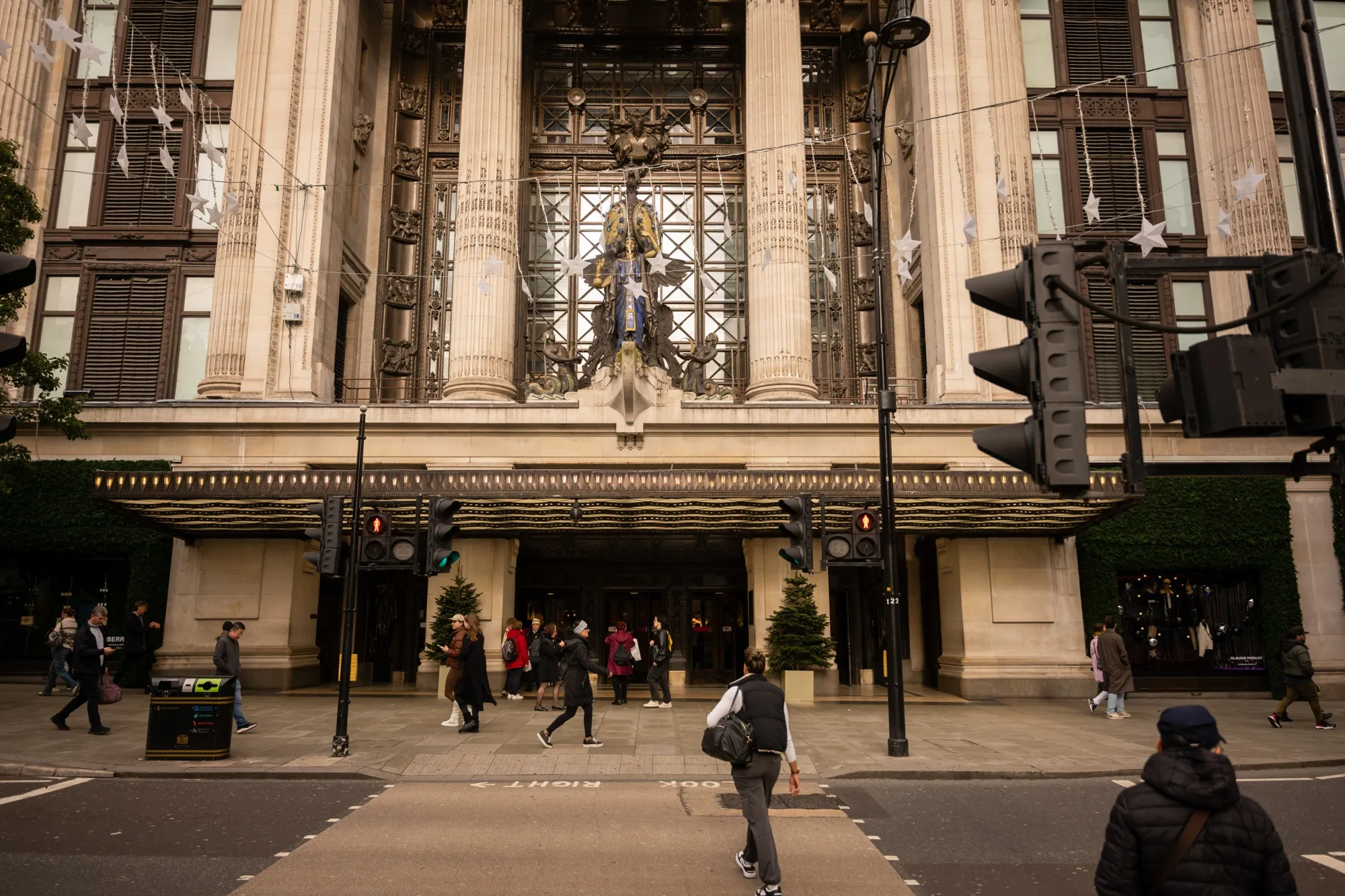 Saudi Wealth Fund PIF to Take 40% Stake in Selfridges Stores - Bloomberg