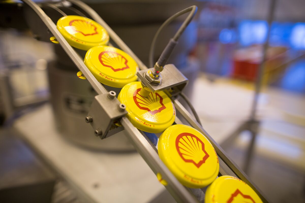 Shell Signals Weak Oil Trading Result to Cap Rocky Year - Bloomberg