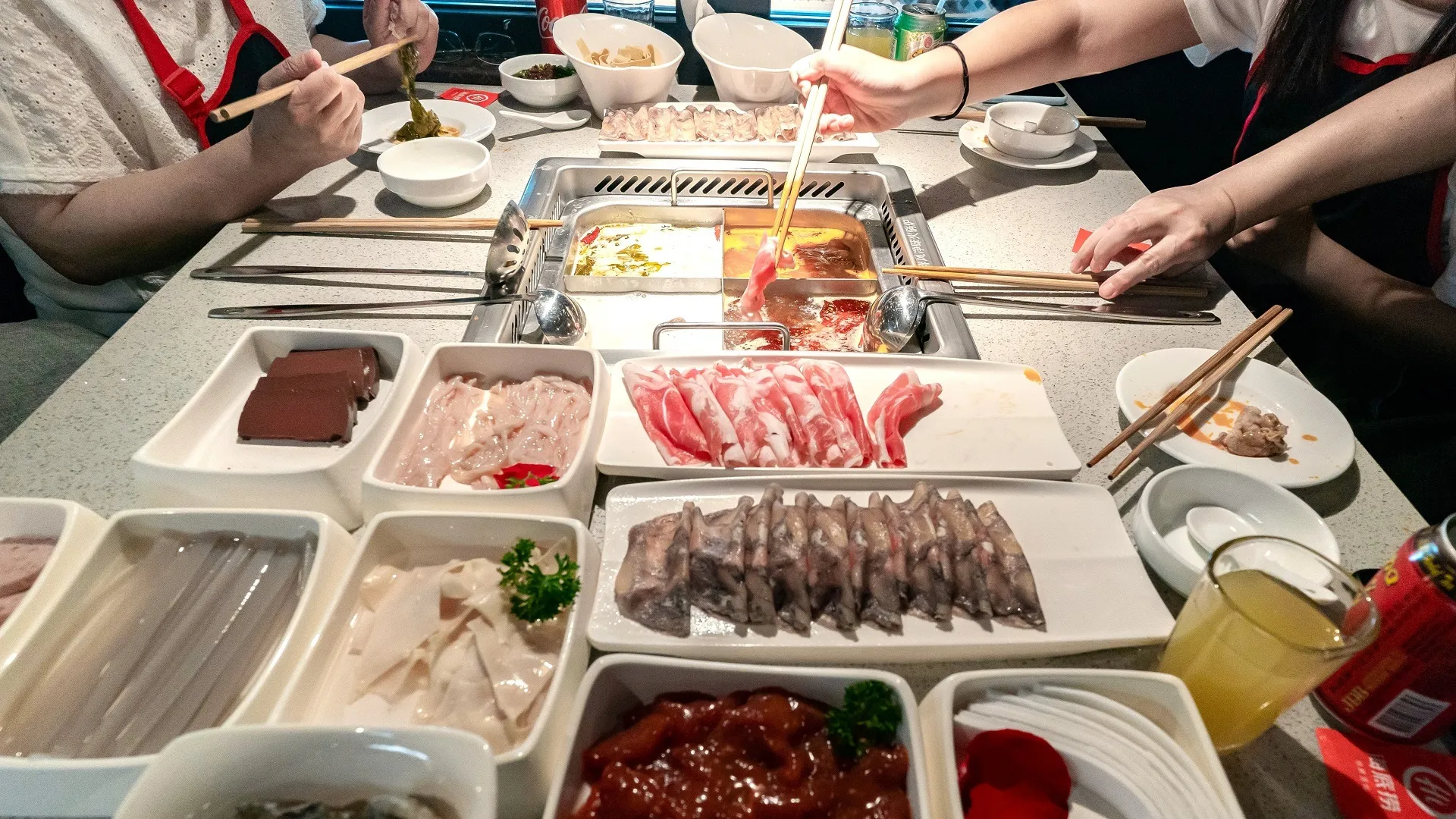 Watch China Hot Pot Chain Haidilao Plans US, Europe Expansion - Bloomberg