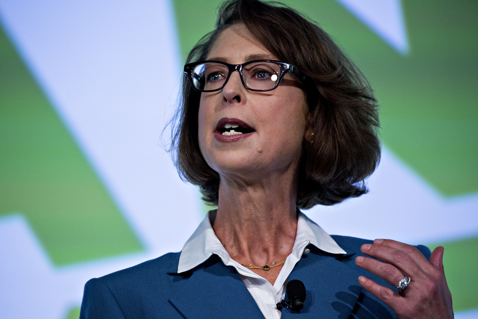 Fidelity Profit Hits Record Even as Assets Fall In Tough Market - Bloomberg