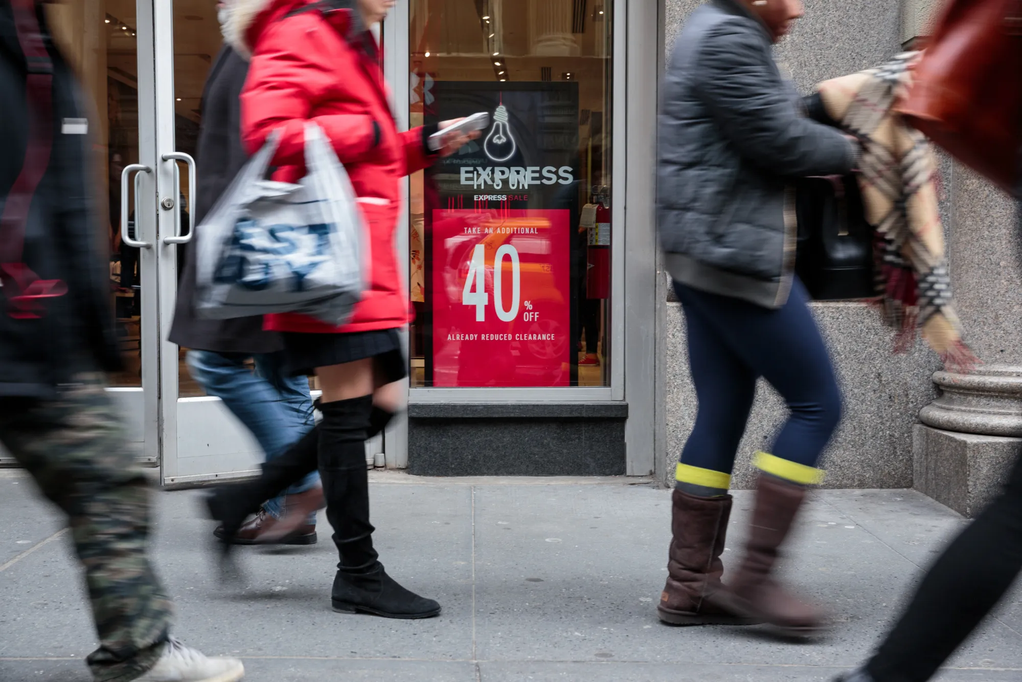 American Consumer Comfort Remains Close to a 17-Year High - Bloomberg