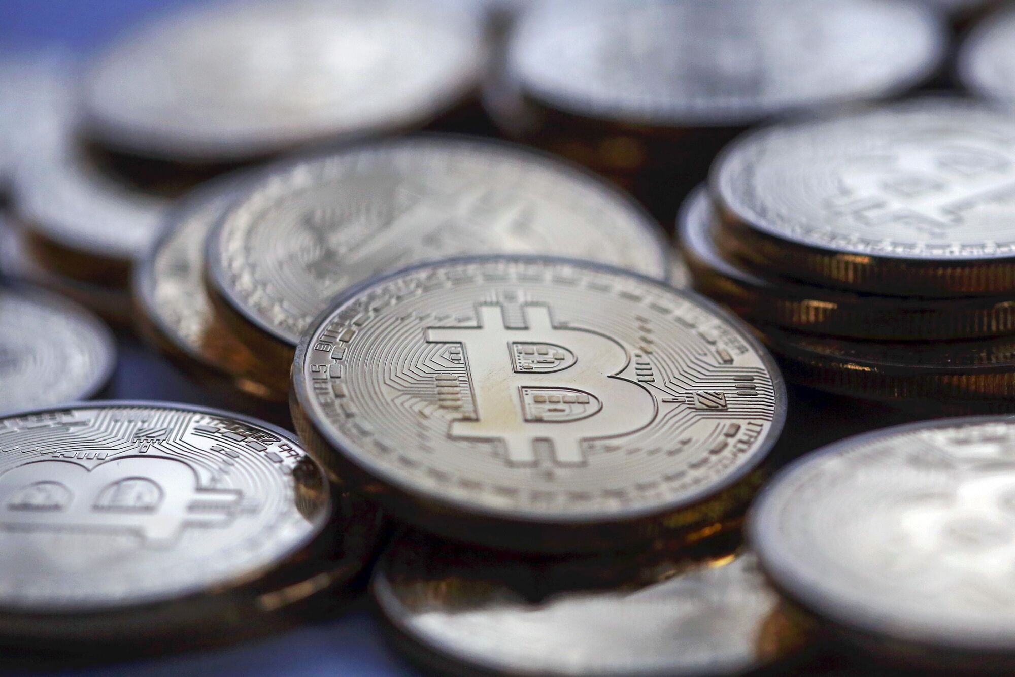 Former Fed Employee Fined $5,000 For Using Computer For Bitcoin - Bloomberg