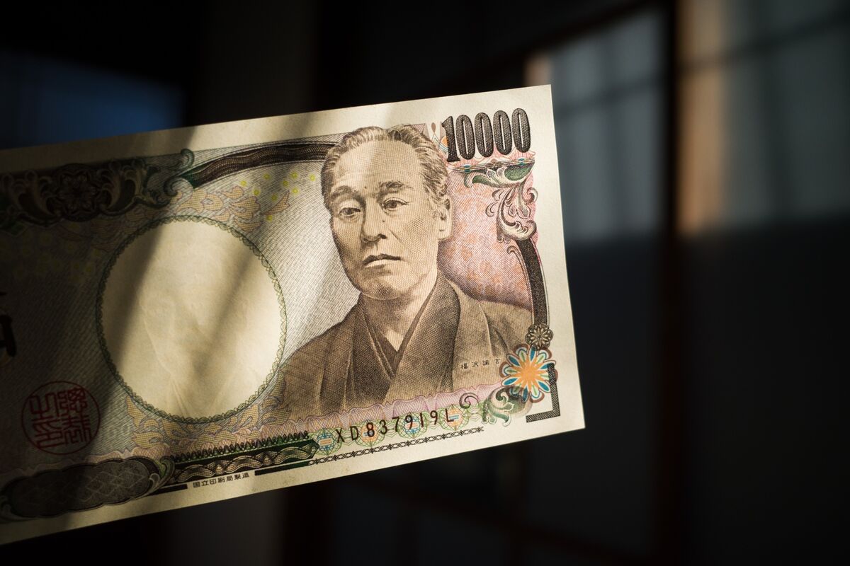 Pimco Is Buying Yen to Prepare for Tighter BOJ Monetary Policy - Bloomberg