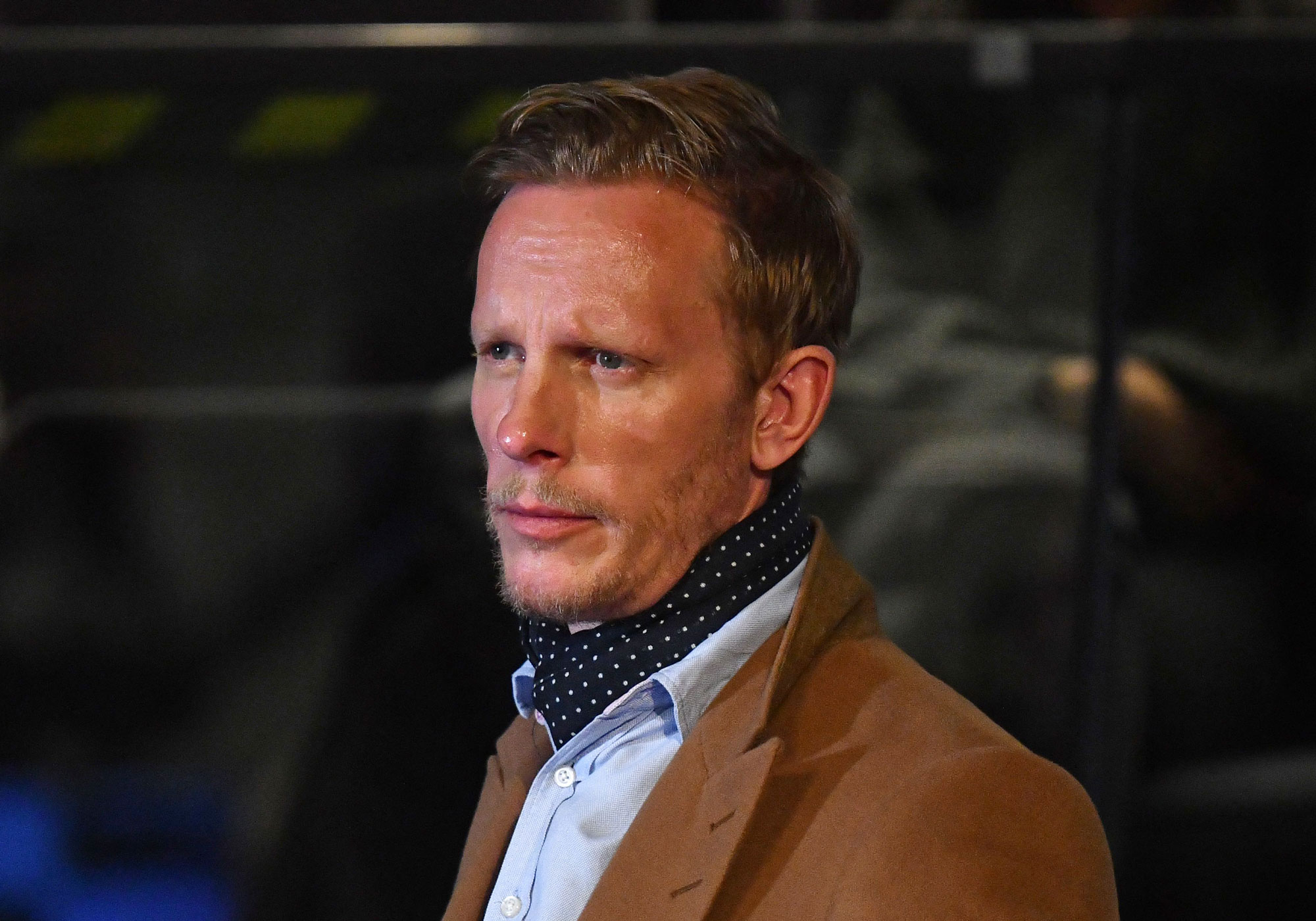 Laurence Fox Arrested as Video Shows Police Officers Searching His Home - Bloomberg