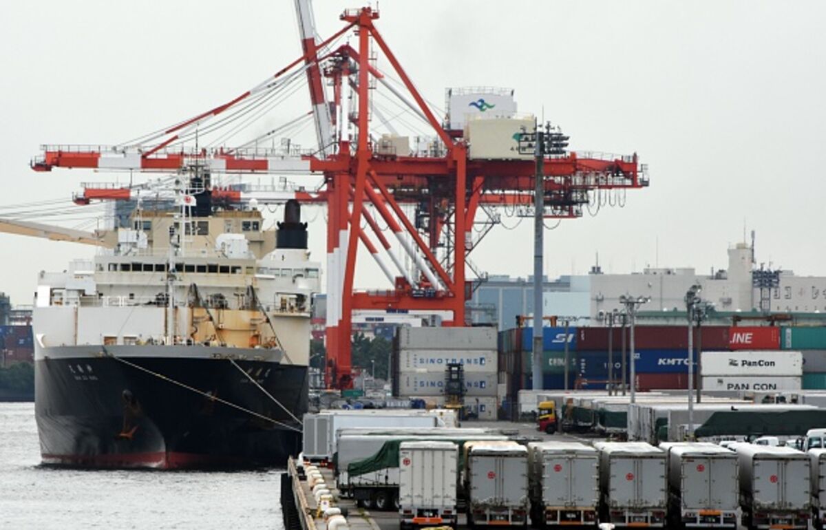 Global Trade Slump Hints at Slow-Growth Future - Bloomberg