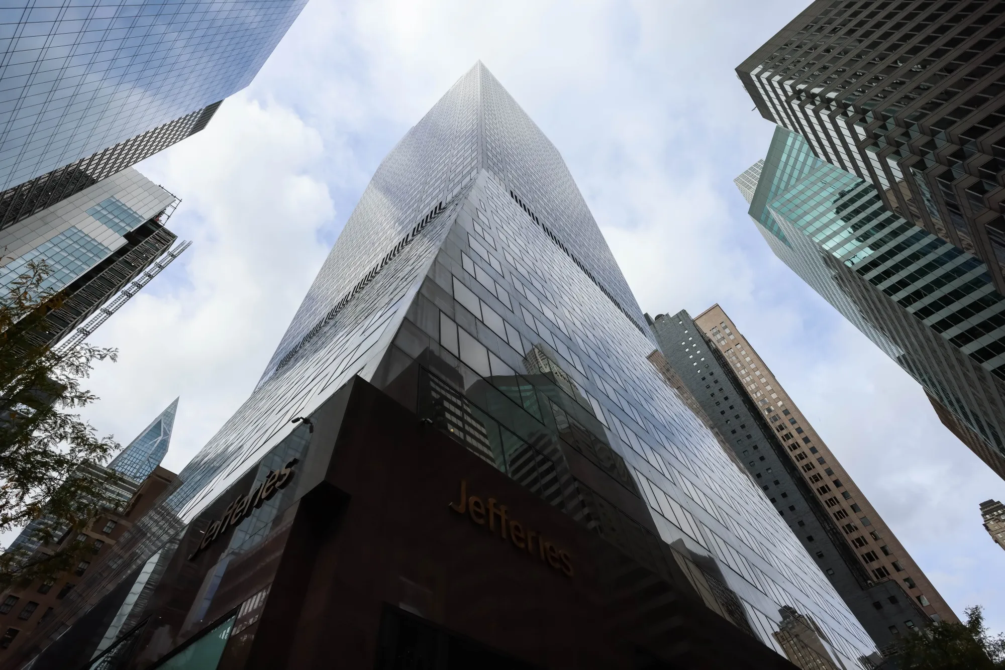 Jefferies Sees Venezuela Dollar Inflows Supporting Higher Bond Prices ...