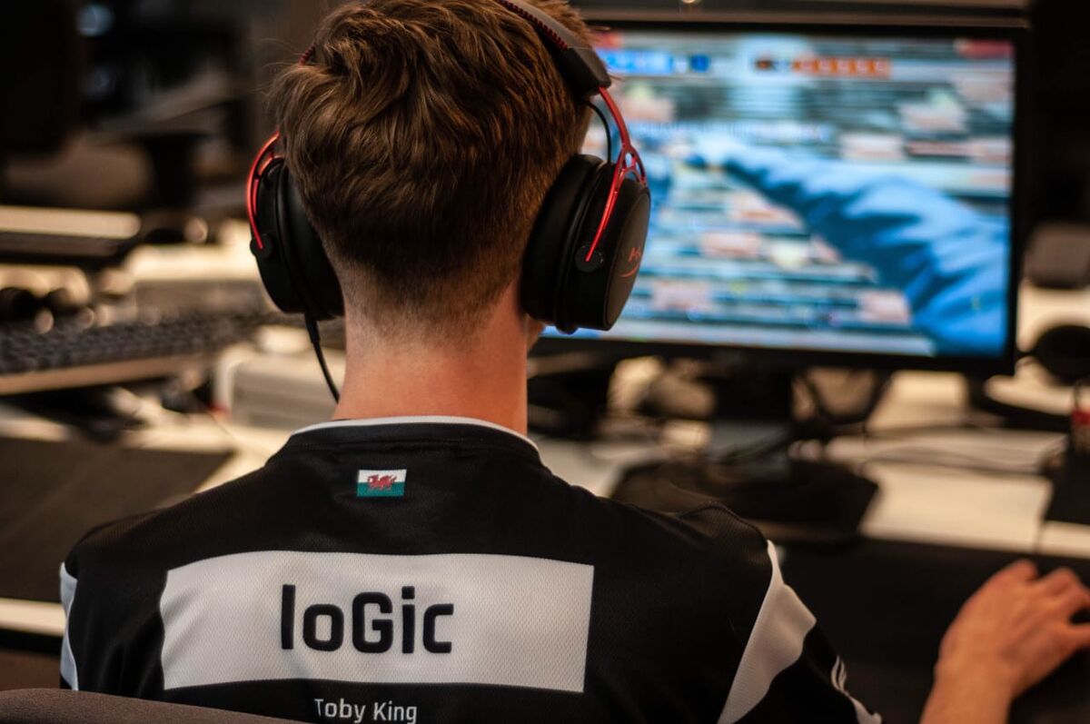 How Big Is Market for Video-Game Coaches? More Than $1 Billion - Bloomberg