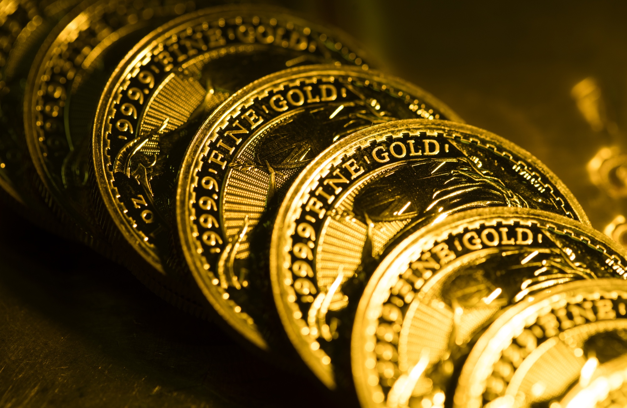 Gold Holds Gains as Inflation, Central Bank Stimulus in Focus - Bloomberg