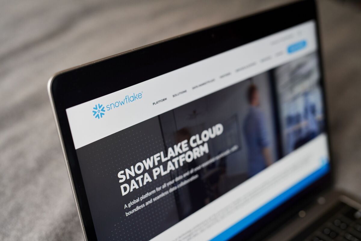 Snowflake (NYSE:SNOW) Leads Software Firms Into Pay-What-You-Use ...