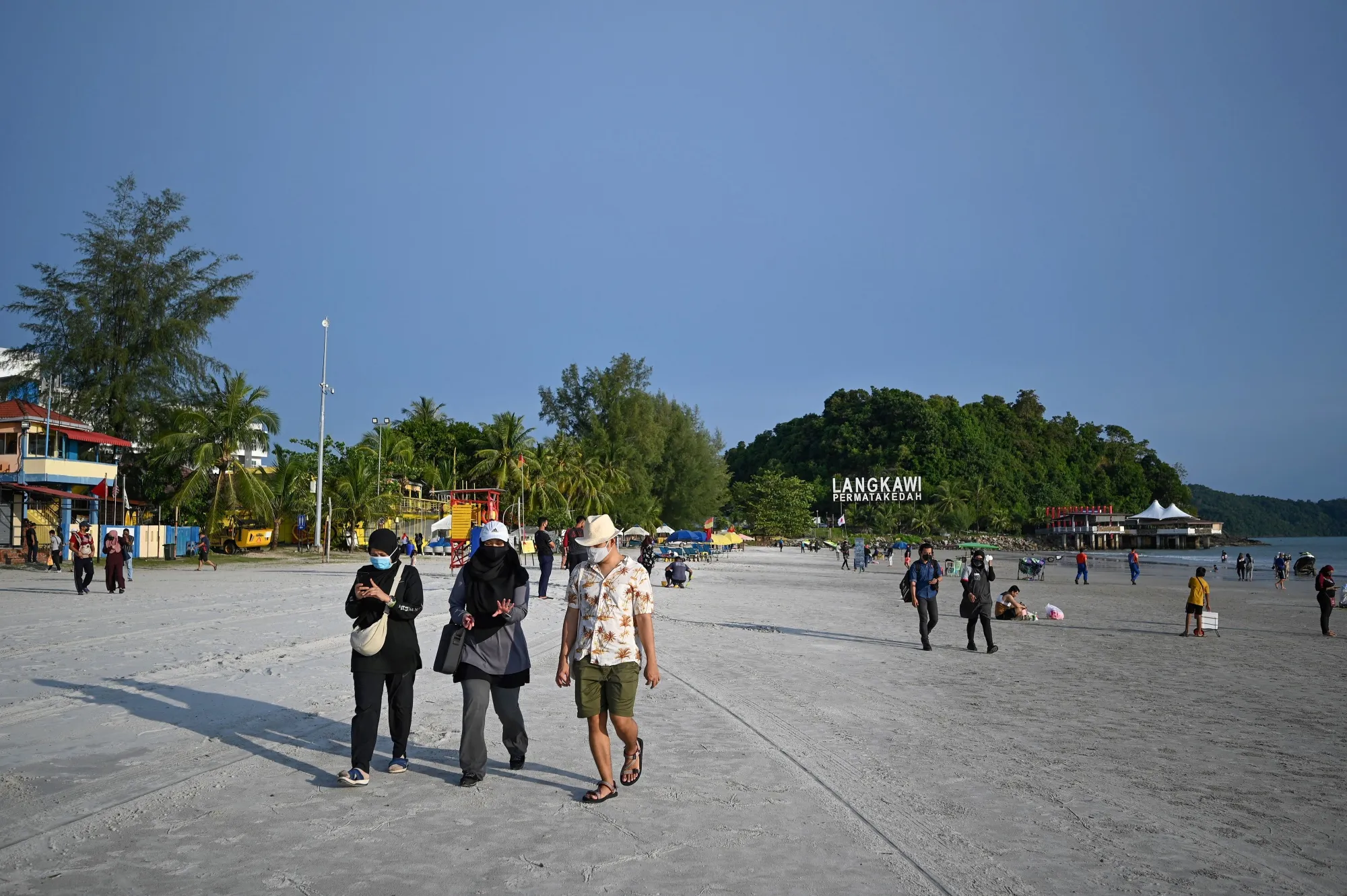 Malaysia Eyes Late Surge in Tourist Arrivals to Meet 2023 Target ...