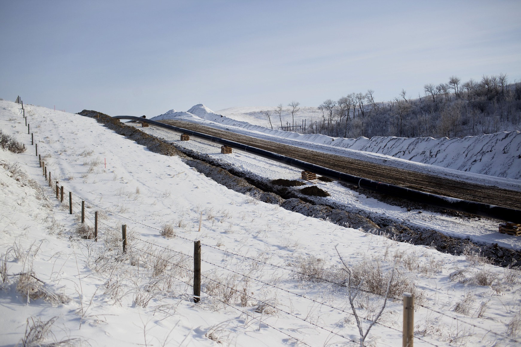 Enbridge Says Mainline Foes Are Stalling for Time in Pipe Saga - Bloomberg
