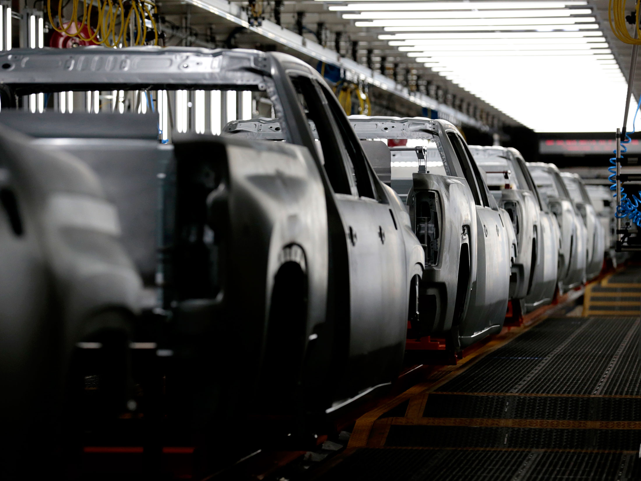 GM Plans to Ramp Up Plants With Dealers Running Low on Pickups - Bloomberg