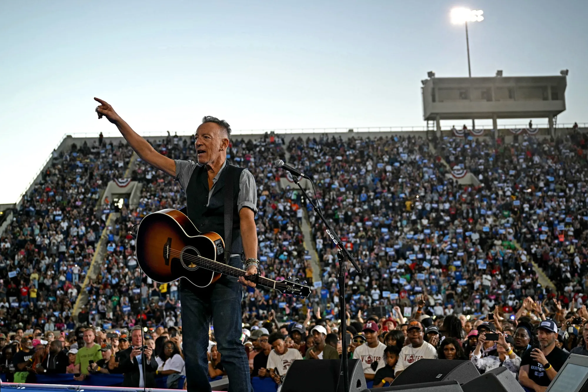 Bruce Springsteen Opens Post-Election Concert With 'Fighting Prayer ...