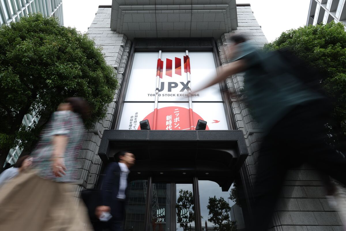 Japanese Stocks Slide on Tech Pullback as Iran Tensions Deepen - Bloomberg