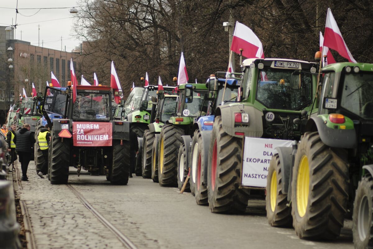 Poland Farmer Protests: Polish Farmers Block Key Highway Near German ...