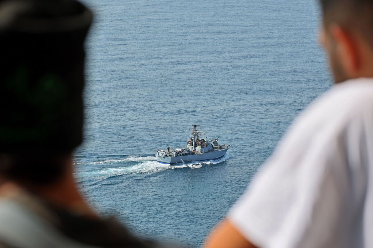 Israel Says Navy Stops Hamas Divers From Infiltrating South - Bloomberg