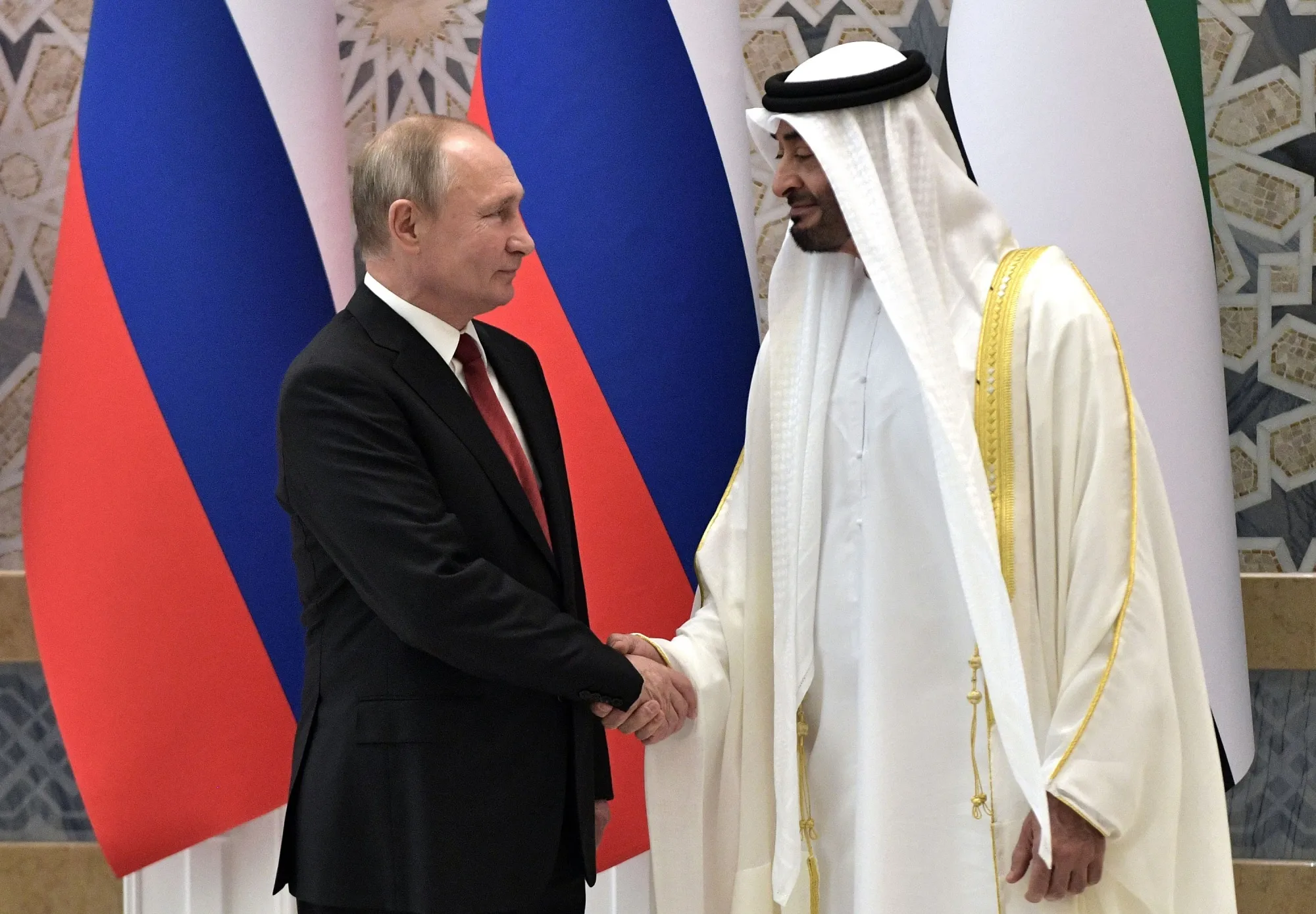 UAE Ruler to Meet Putin in Russia on Tuesday - Bloomberg