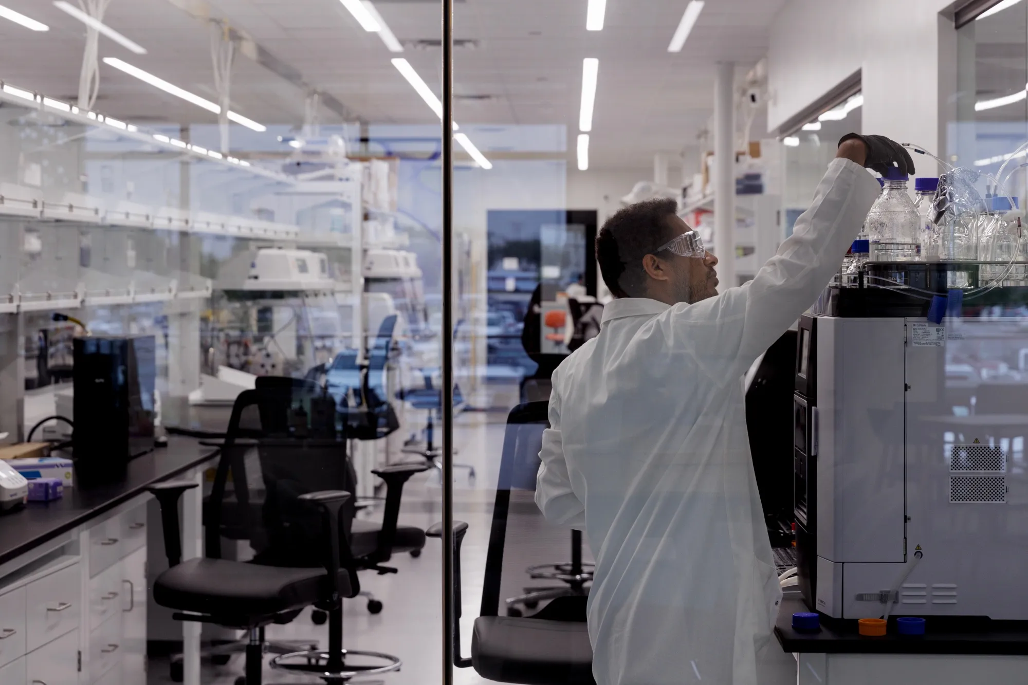 US Biotech Share Sales Deliver Biggest First Week Since 2021 - Bloomberg