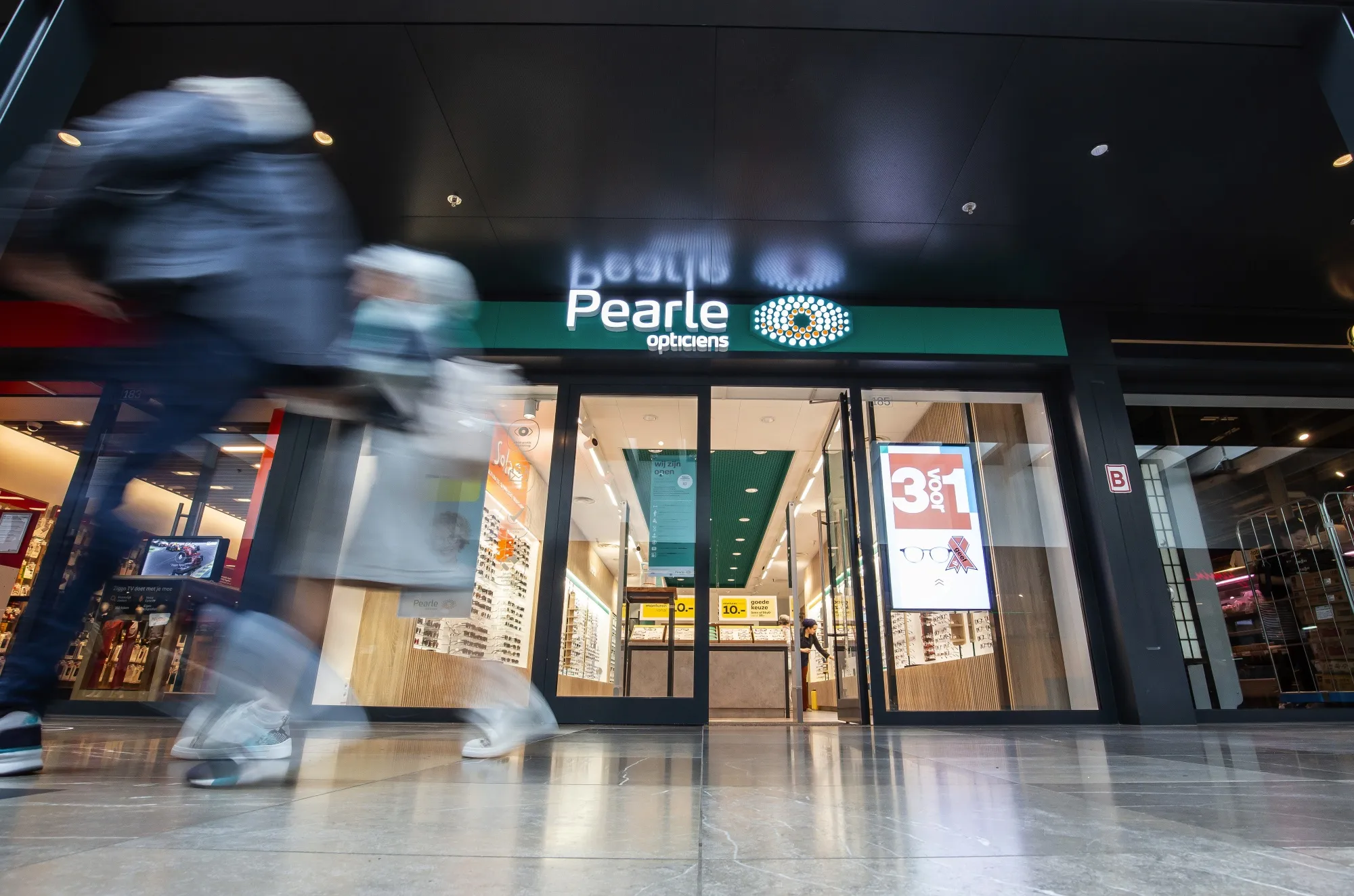 EssilorLuxottica’s GrandVision Bid Gets EU Antitrust Approval - Bloomberg