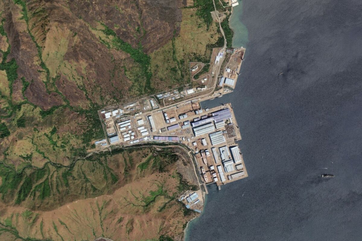 Philippine Navy Plans Use of Hanjin Subic Shipyard - Bloomberg