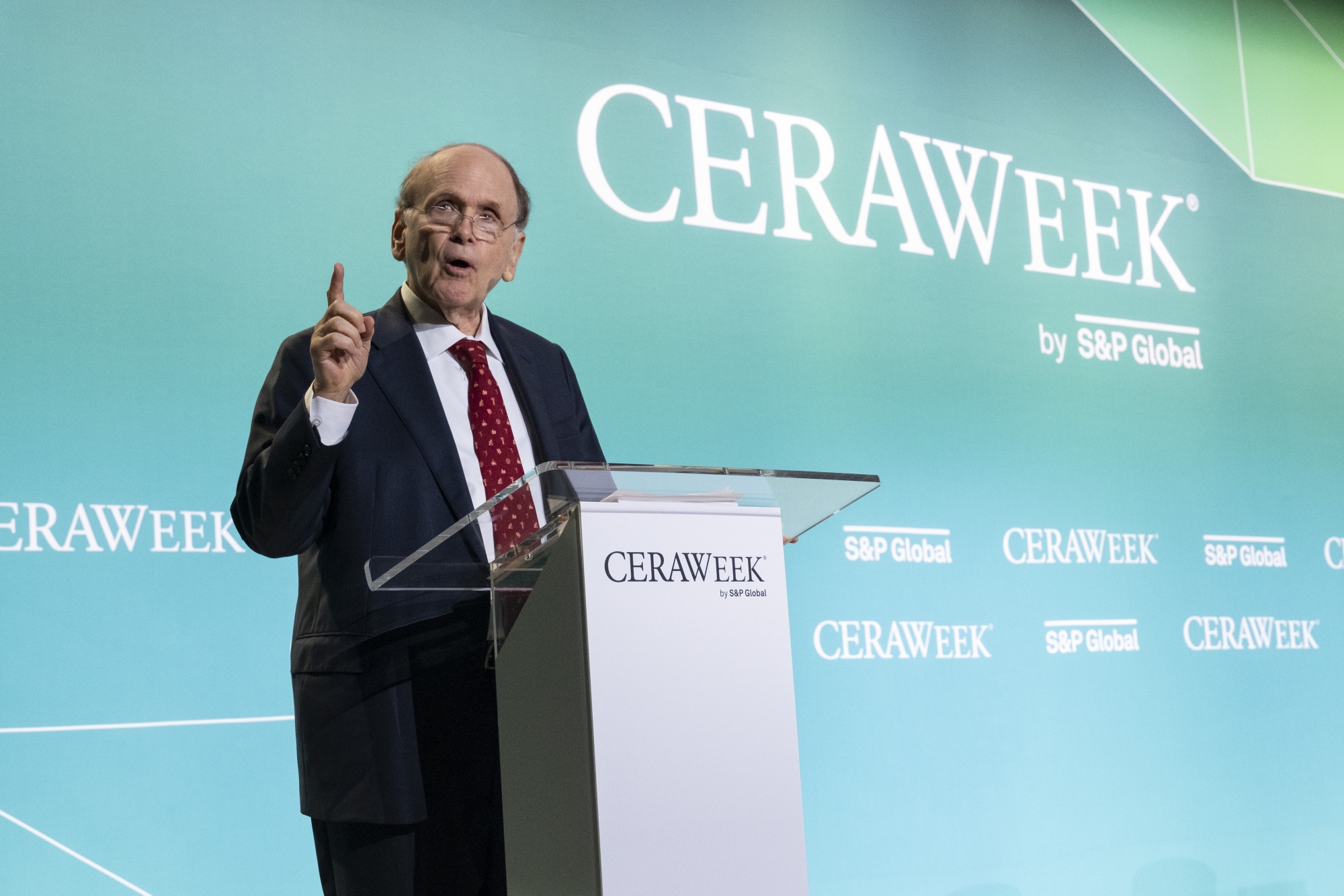 Russian Oil Production Will Be Stubborn to Fall, S&P’s Yergin Says ...