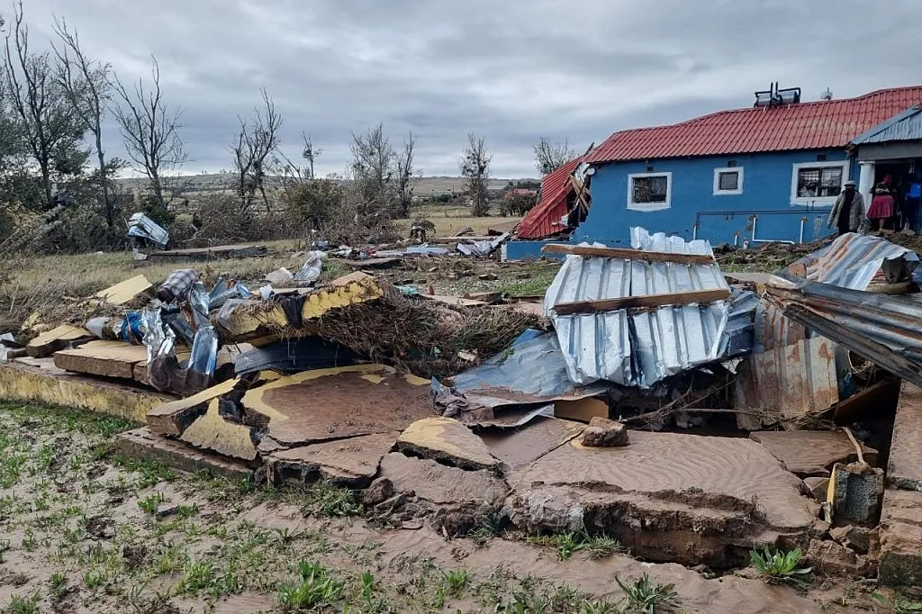 South Africa Says Death Toll From Flooding Rises to 57 - Bloomberg