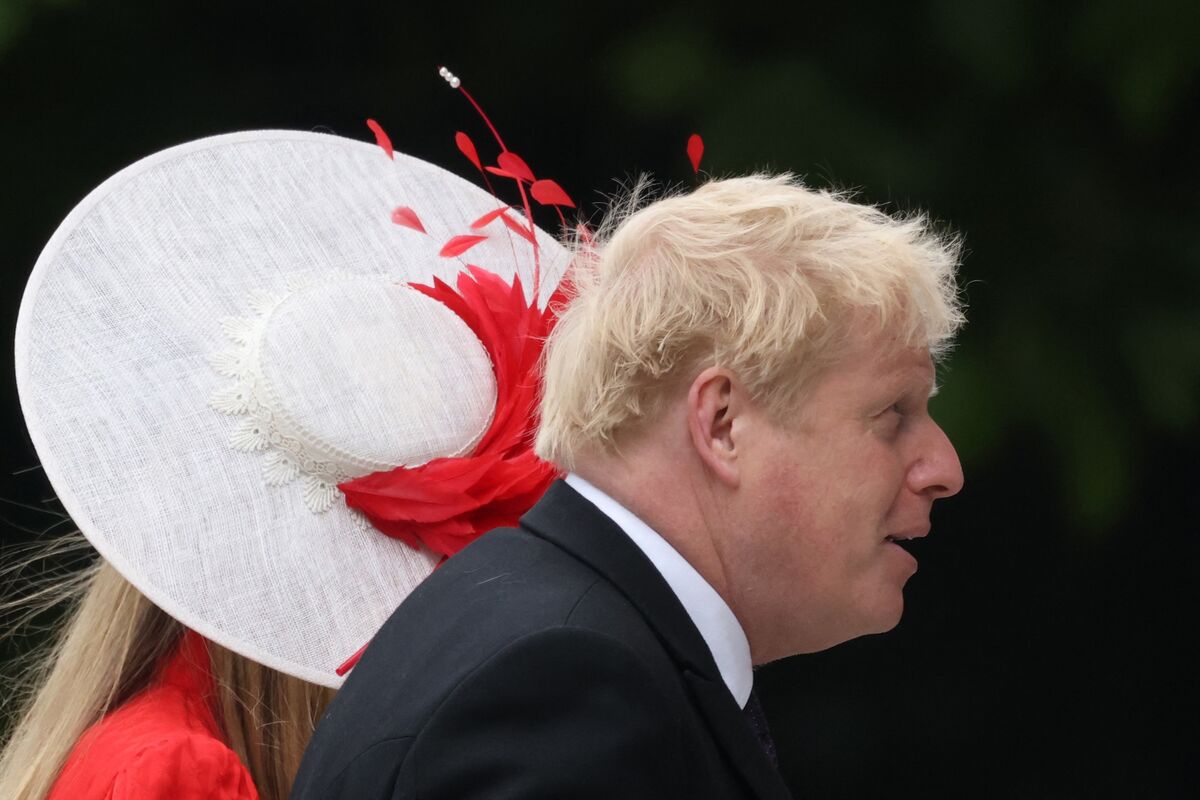 Boris Johnson Booed as He Arrives for Queen’s Jubilee Church Service ...