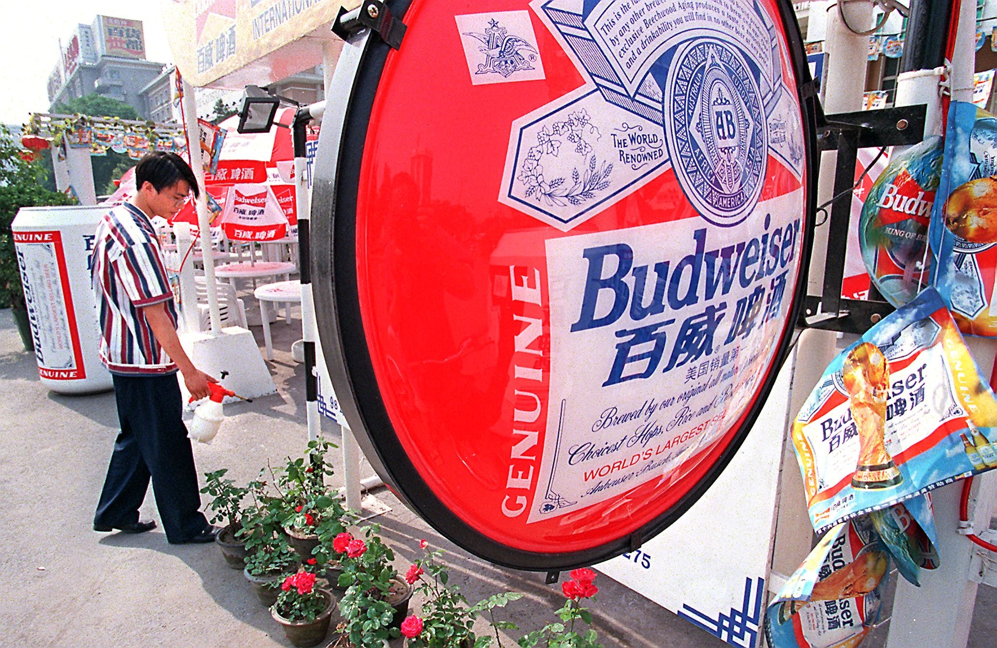 Budweiser s Cut Price Offer Will Win It Some Friends Bloomberg budweiser-s-cut-price-offer-will-win-it-some-friends-bloomberg