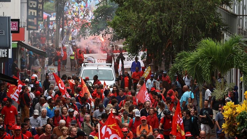 France Hit by Disruptions as Unions Protest Macron Pension Plan - Bloomberg