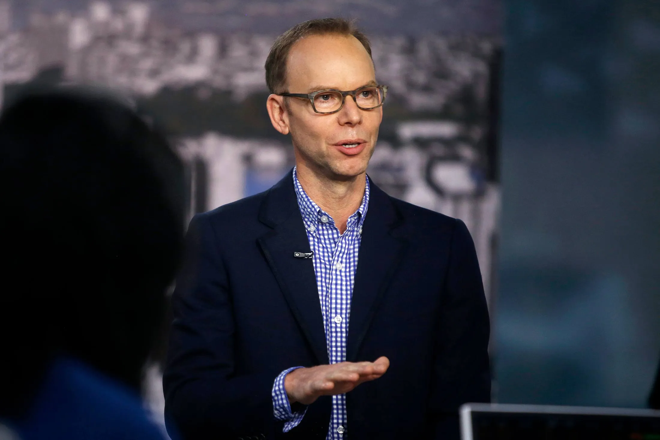 Chipotle's Outgoing CEO Will Need Shares to Soar to Get Payoff - Bloomberg