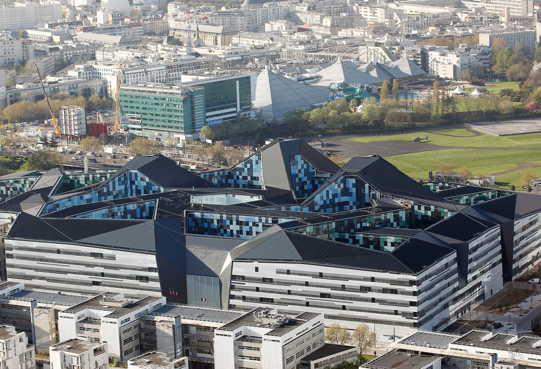 French Build Their Own ‘Pentagon’ – Finally - Bloomberg