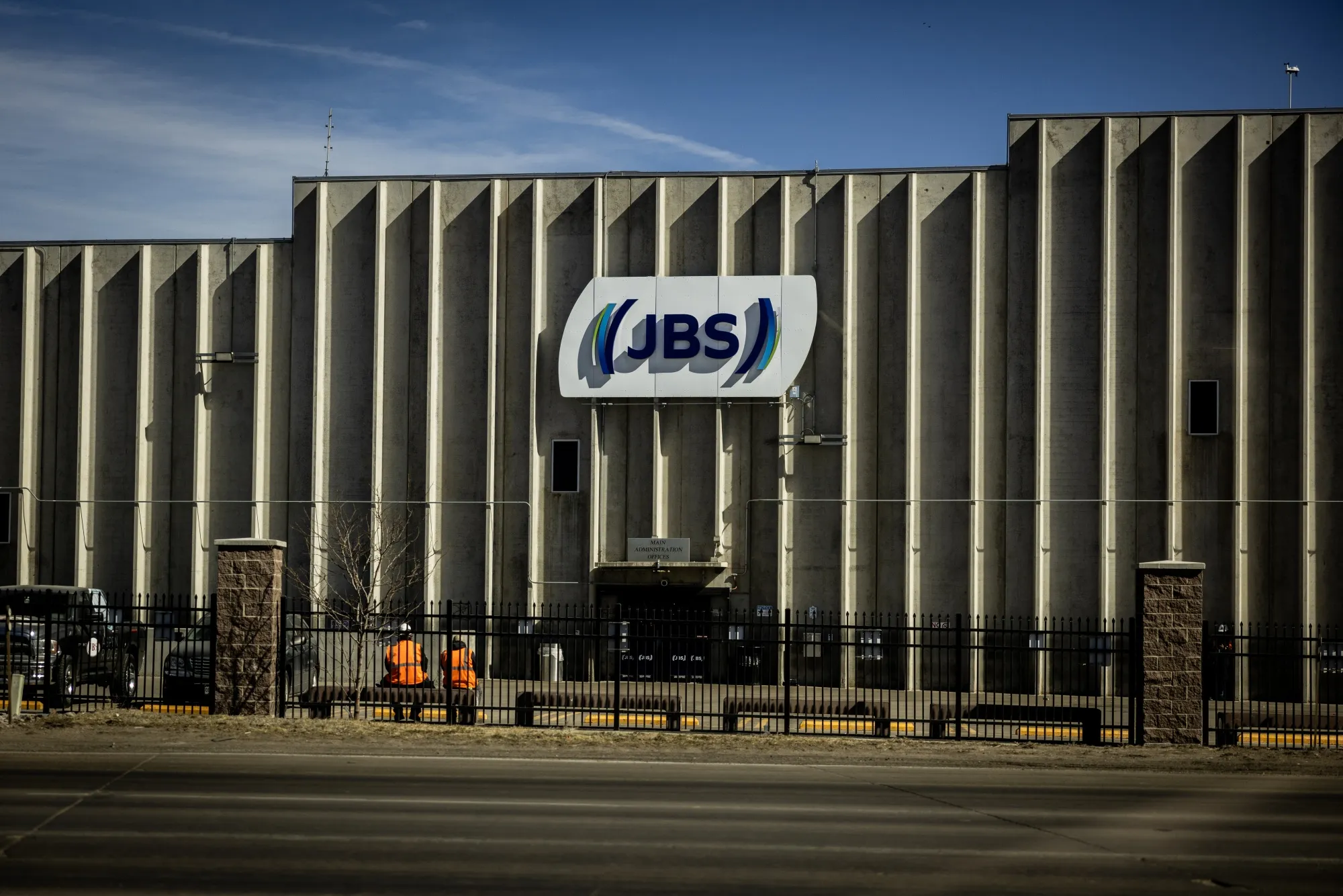 JBS Delays Start of New York Trading by a Day - Bloomberg