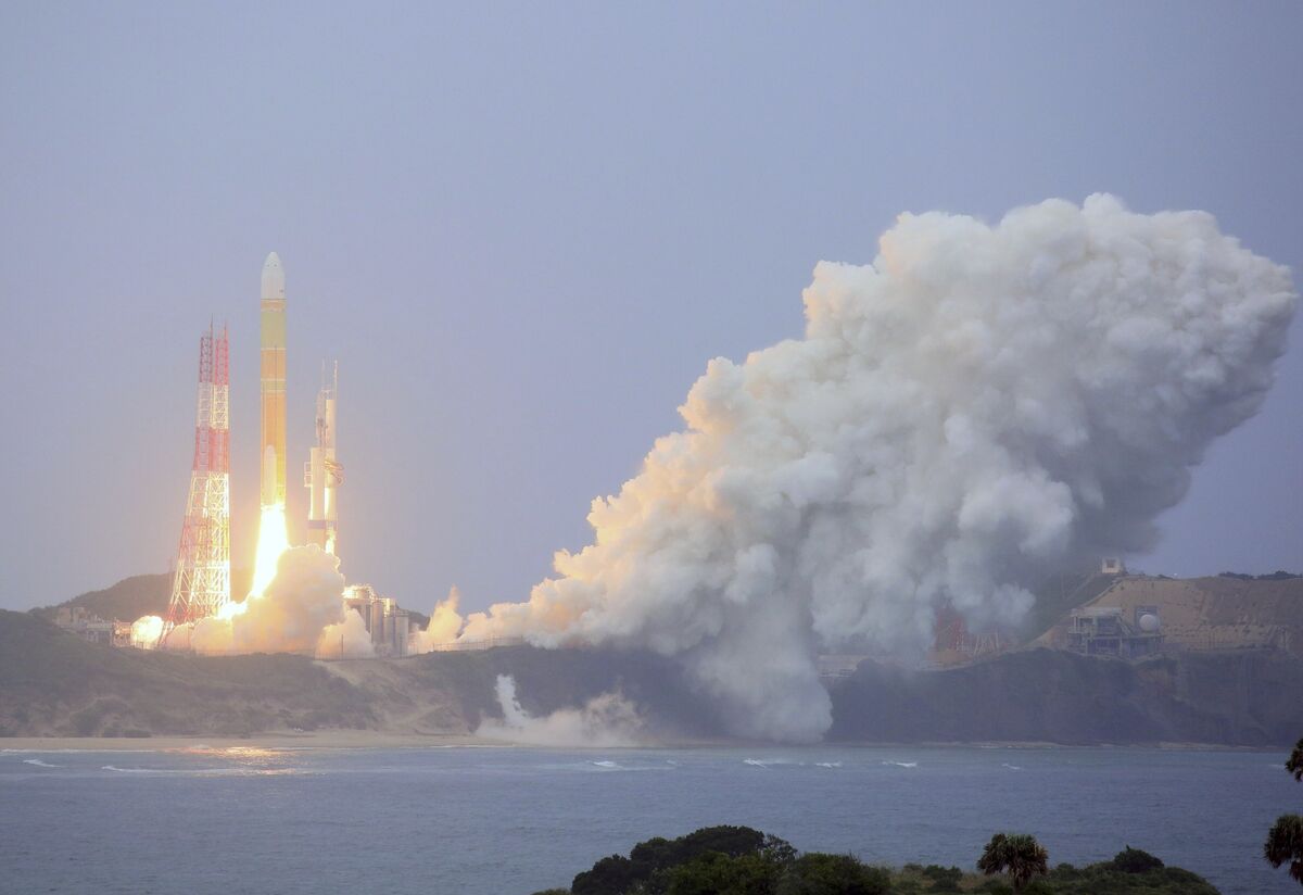 Japan successfully launches a defense satellite carried by a new ...