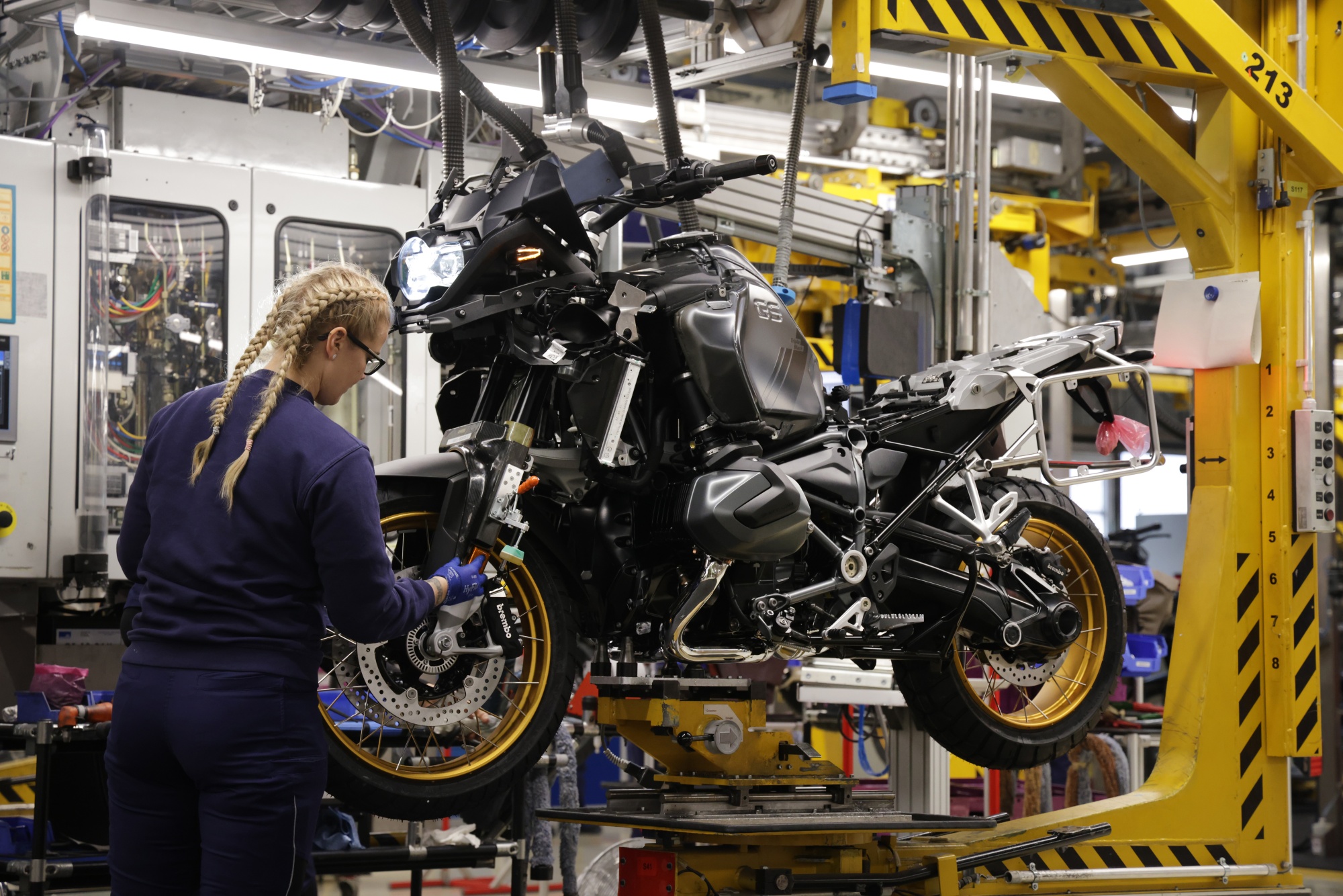 German Factory Orders Increase, Supporting Rebound Hopes - Bloomberg