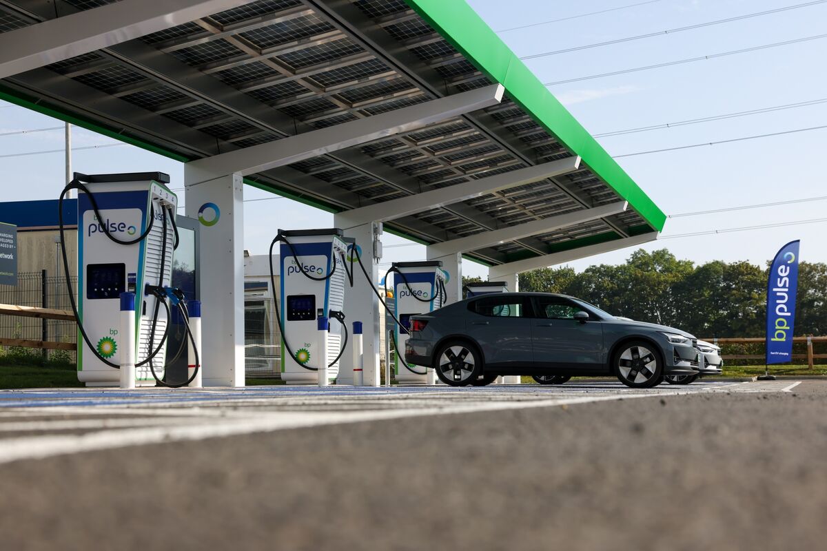 UK Gives Carmakers Flexibility to Meet Sunak’s Delayed EV Target ...