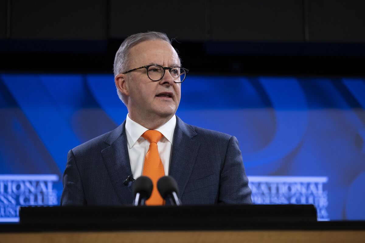 Australia PM Seals First Six Months in Power With Labor Law Win - Bloomberg
