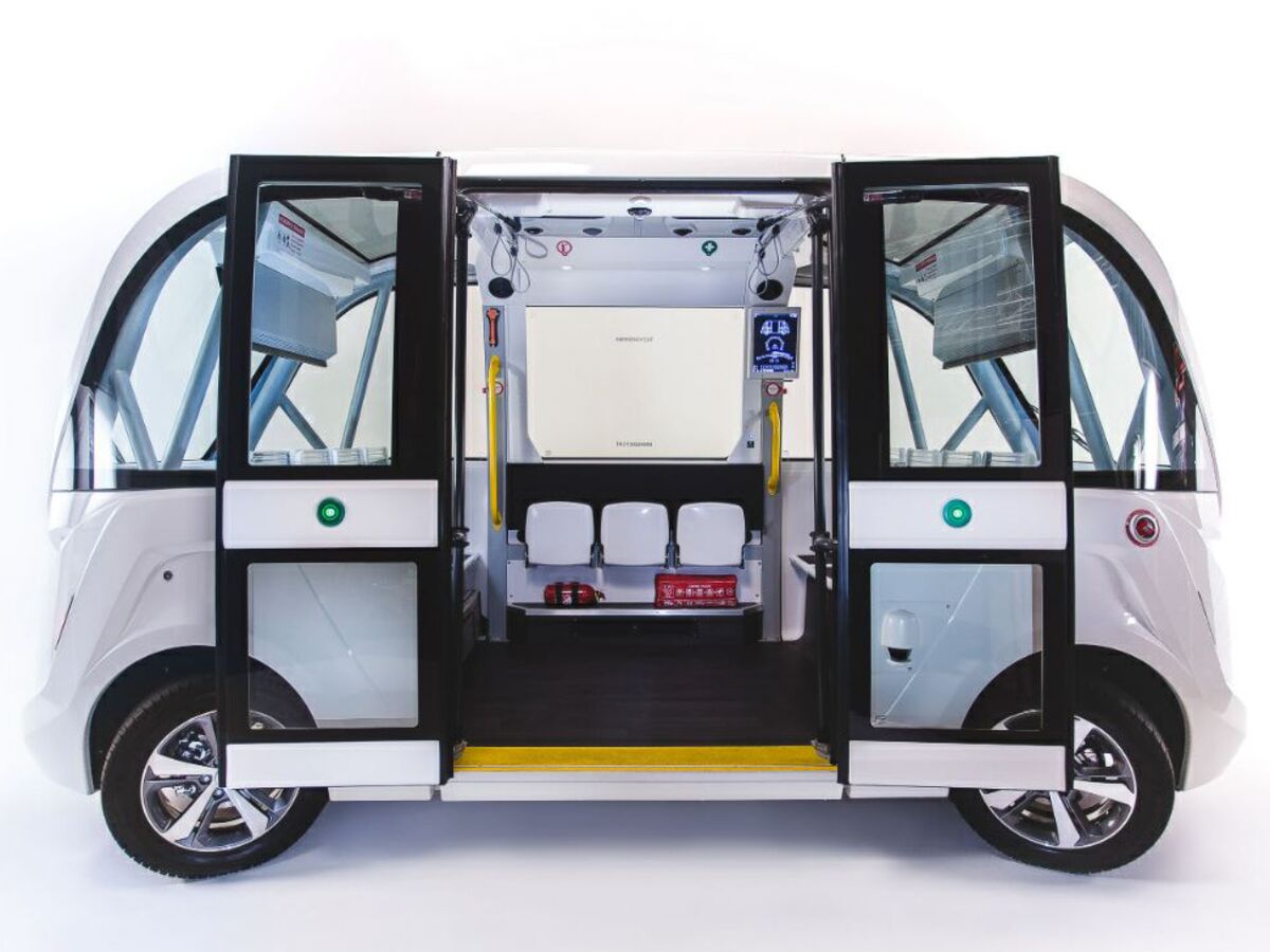 Driverless Bus Hits Pedestrian in Vienna, Interrupting Trials - Bloomberg