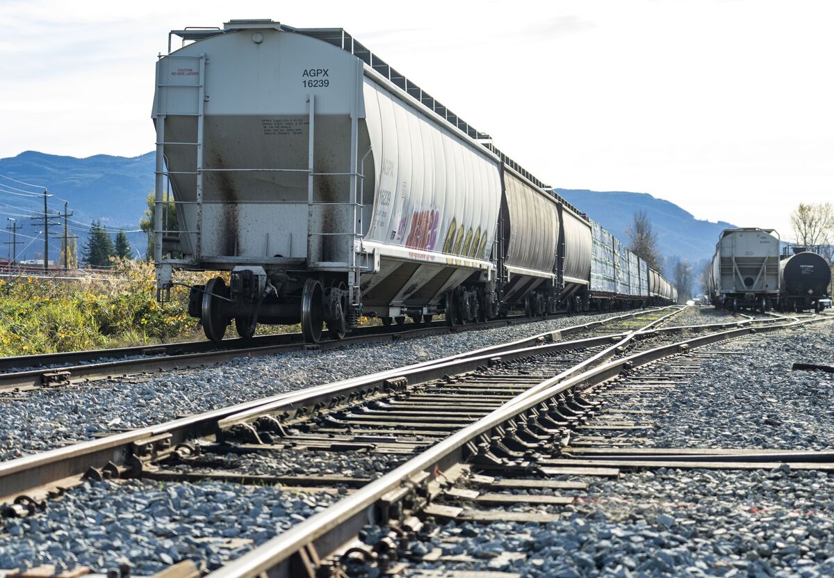 Canada’s Rail Upsets May Stall Much-Needed Grain Shipments - Bloomberg