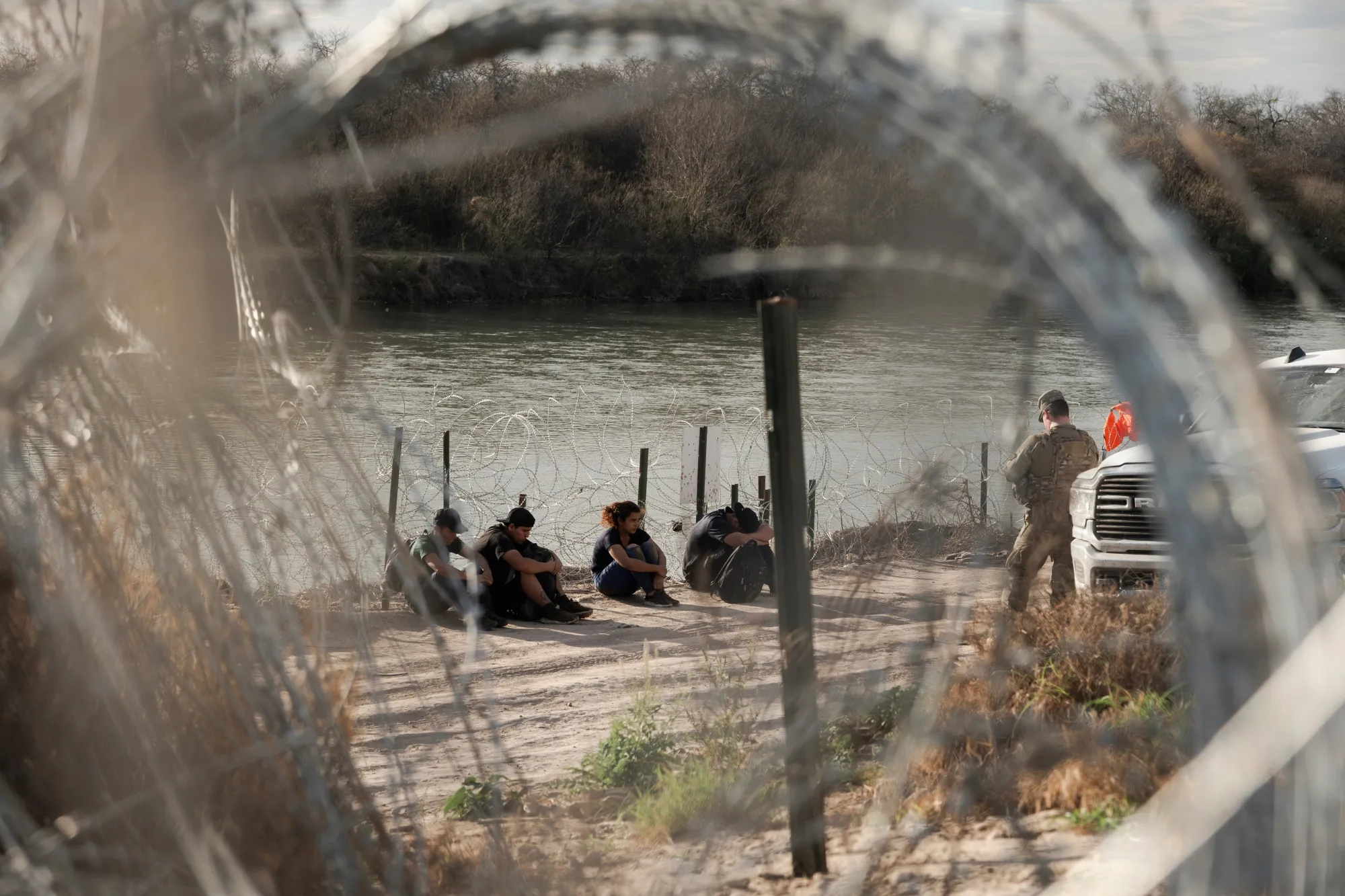 Supreme Court Extends Pause on Texas Migrant Deportation Law - Bloomberg