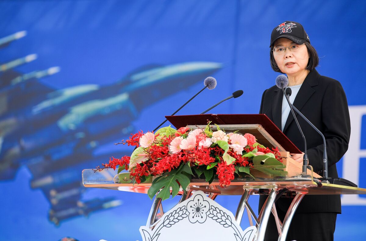 Japan Lawmakers Join US in Defying China With Taiwan Visit - Bloomberg