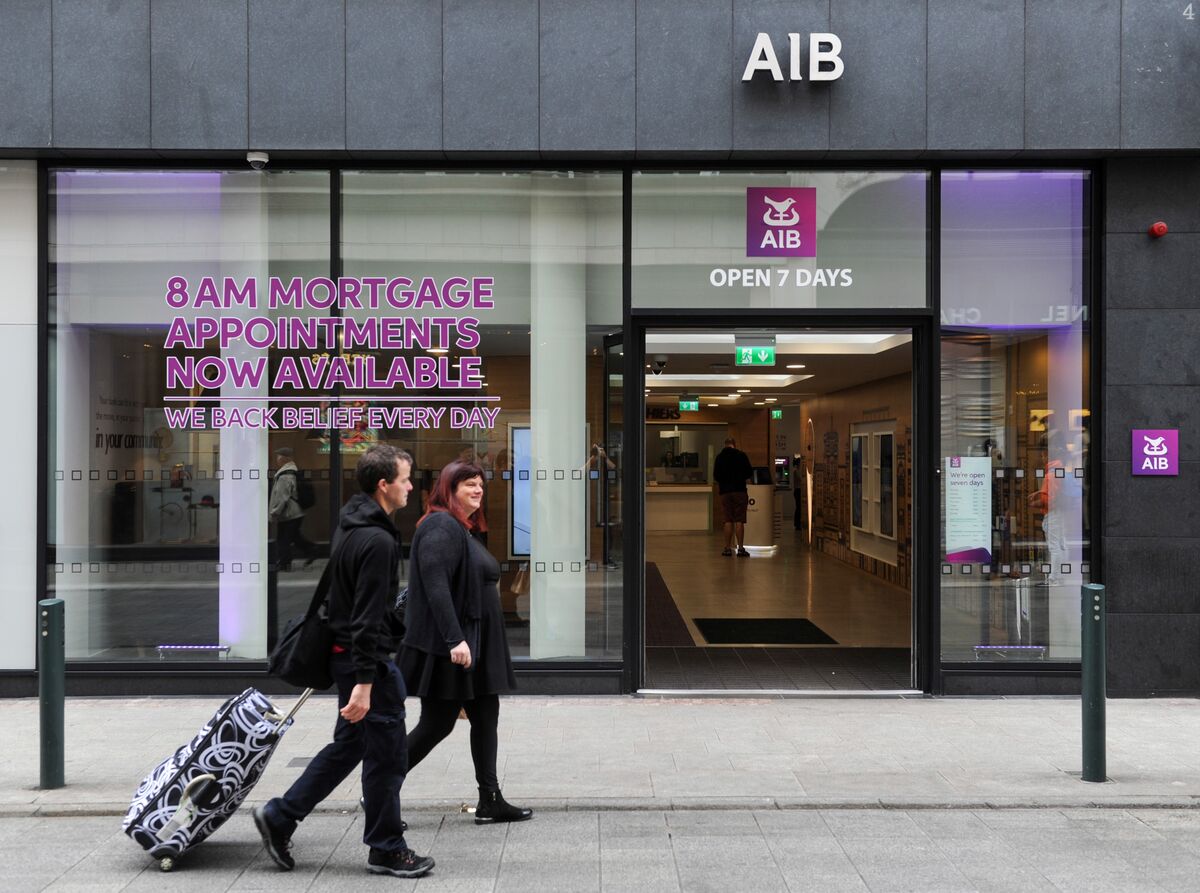 Ireland Could Exit AIB Share Register in 2025, CEO Says - Bloomberg