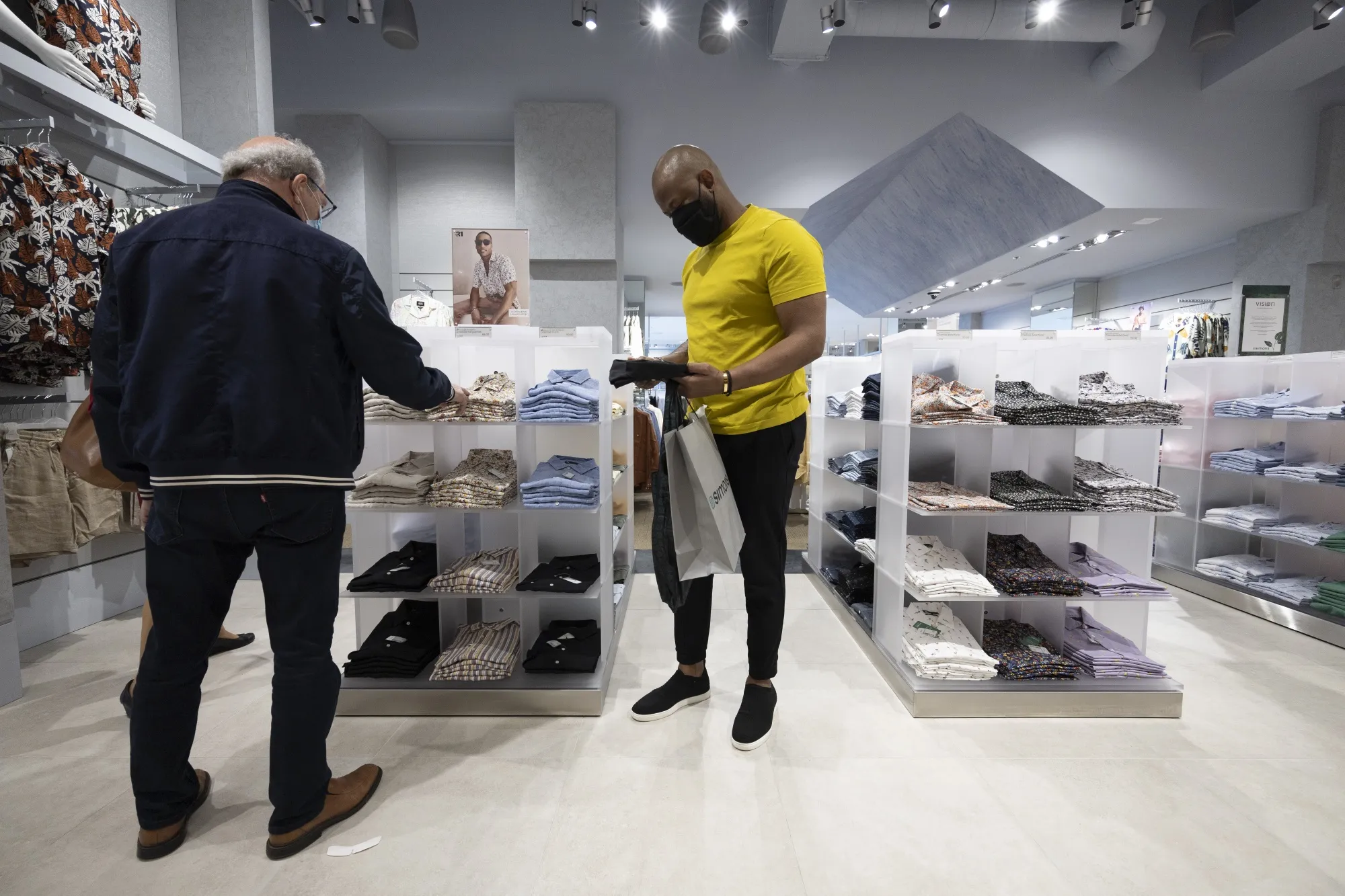 Canada Retail Sales Fall in September After Short-Lived Rebound - Bloomberg