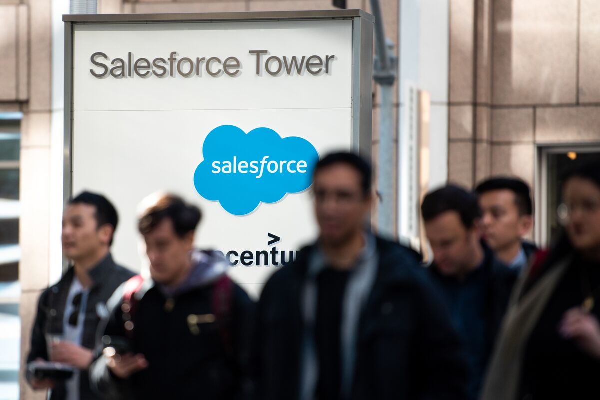 Salesforce Stokes Fight With Veeva by Snagging Drug Customers - Bloomberg